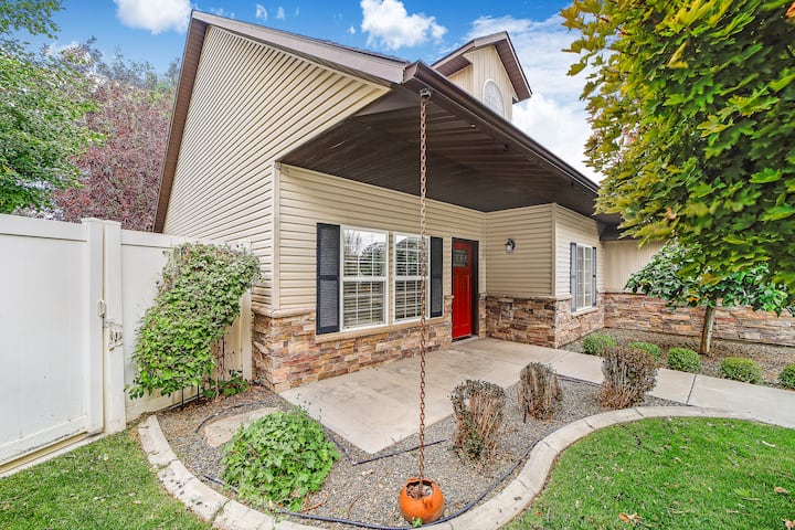 Spacious 4 Bed 3 Bath Home, Clean And Cozy - Twin Falls, ID