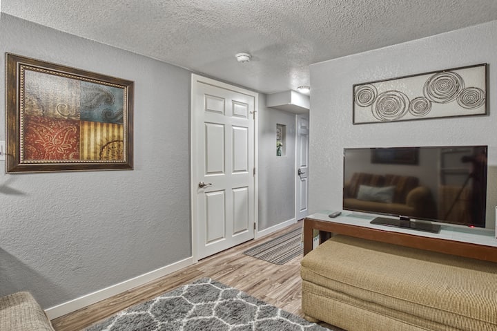 Adorable 2 Bedroom Basement Apartment - Greeley, CO