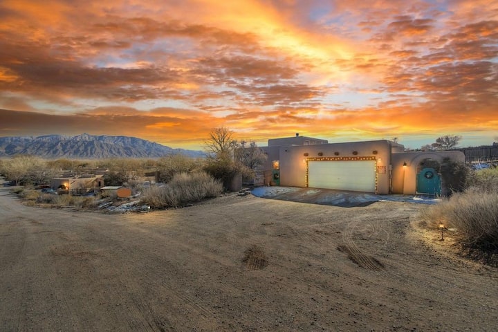 Corrales 2 Bd/2ba Adobe House W Mountain Views! - Corrales, NM