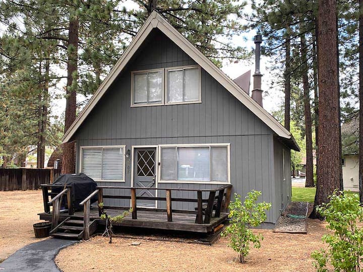 Cozy Cabin With Upgraded Kitchen, Bathrooms - South Lake Tahoe, CA
