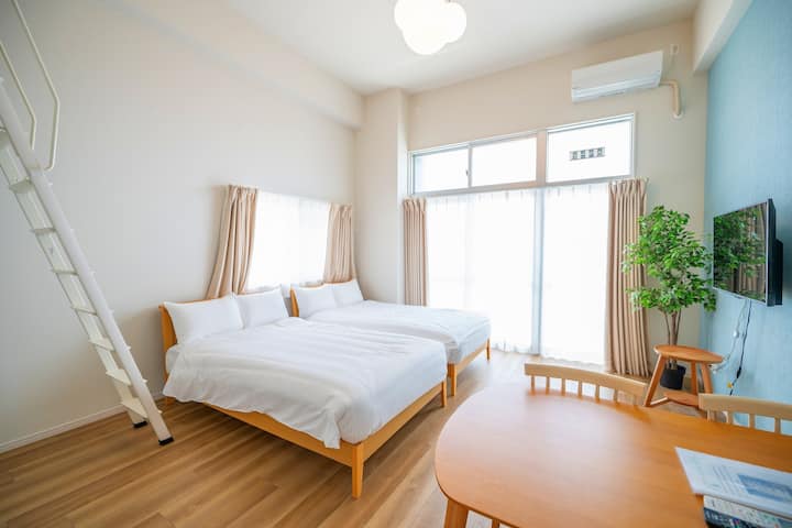 那覇市中心部の広々1Dkタイプ最大6名様~セミダブルベッド3台~ - Naha