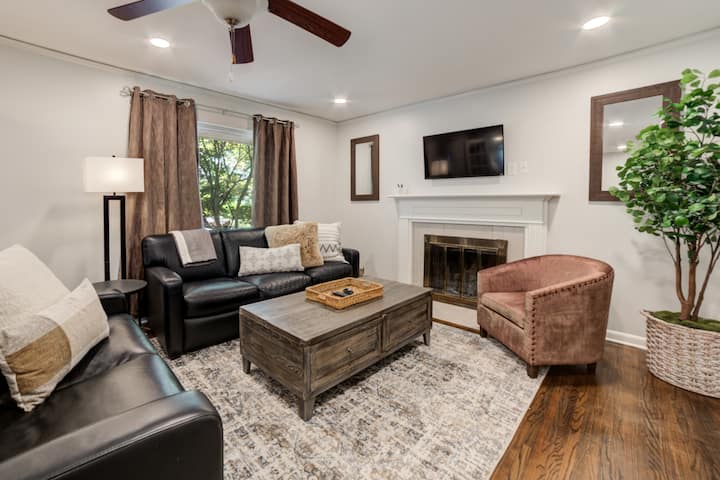 Park Place | Walk To Expo Center | Spacious - Tulsa, OK