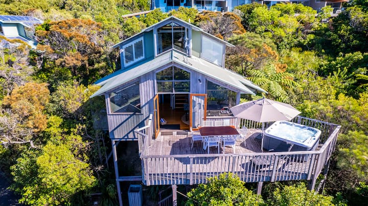 Currawong Private Treehouse With Deck Spa - Byron Bay