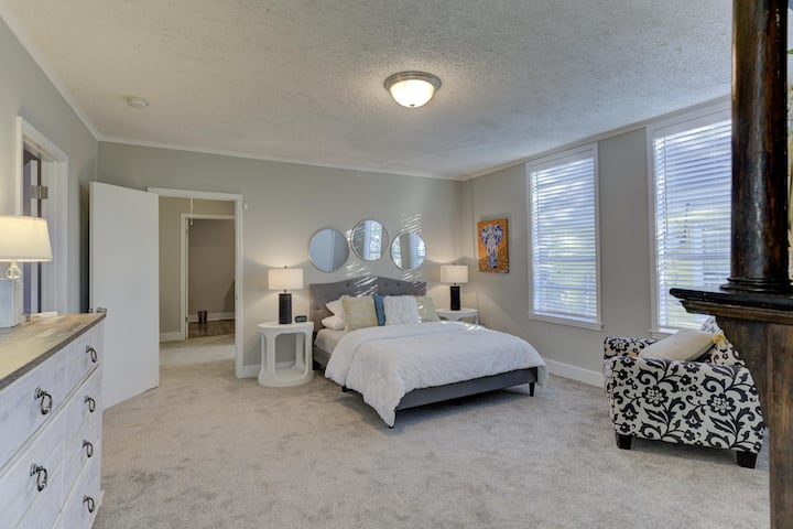Uptown Chic - Memphis, TN