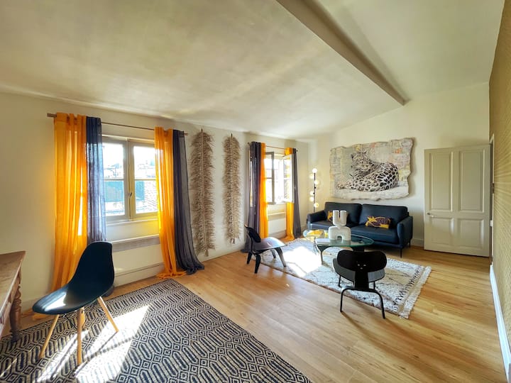 Grand Appartement Au Calme Vue Palais Des Papes - アヴィニョン