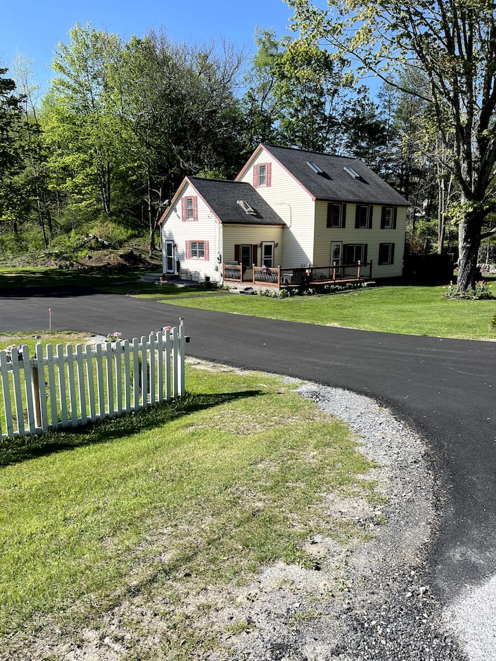 1  Private Cozy Queen Bed Room - Manchester, VT