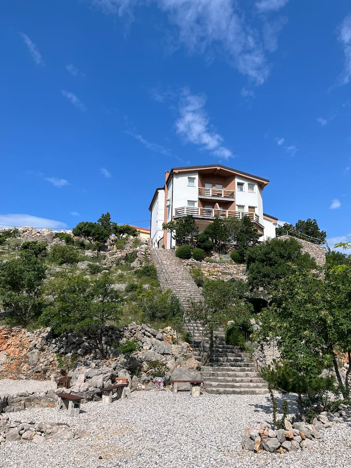 Apartments Japuncic Studio 2+1(a) - Karlobag