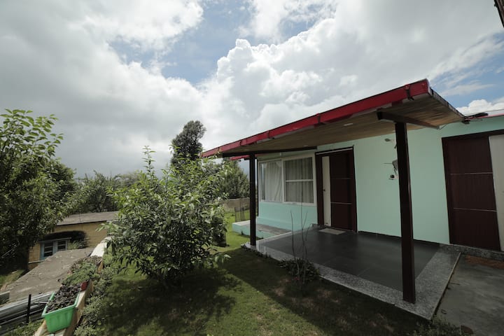 Hilltop Farmhouse In Mukteshwar-apple Orchard - Mukteshwar