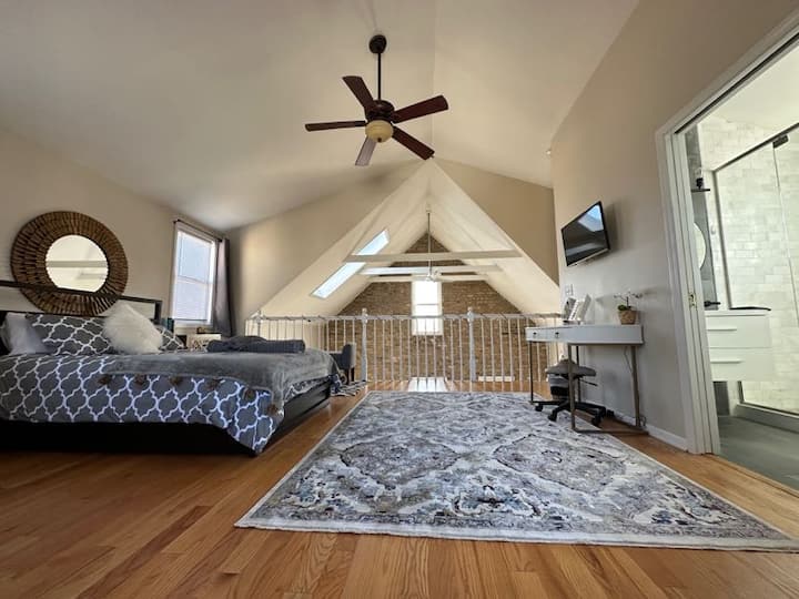 Specious 2 Story Loft - Ravenswood - Chicago