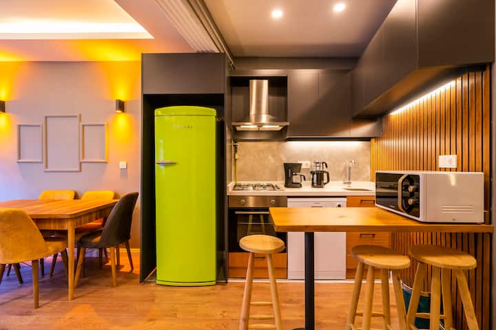 Brand New 3+1 With 2 Bath. Central And Spacious - Fatih