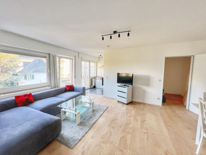 Helle, Sanierte 2 Zimmer Wohnung In Top Lage - Troisdorf
