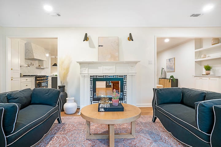 London Chic In Downtown Mckinney - McKinney