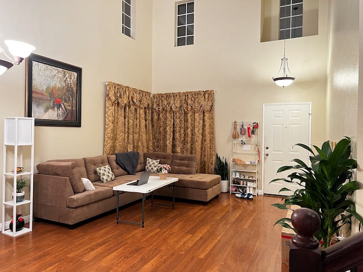Pool Usage New 2 Private Rooms In N Fontana - Rancho Cucamonga, CA