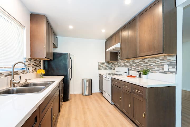 Elegant 3 Bedroom 2 Bath Home With Fireplace - El Segundo, CA