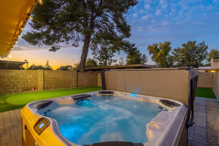 Near Asu | Pets | Pool | King Beds | Hot Tub - Tempe, AZ