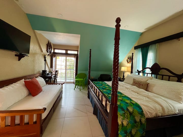 Captain’s Suite Two Stunning Harbour View Rooms - Belize