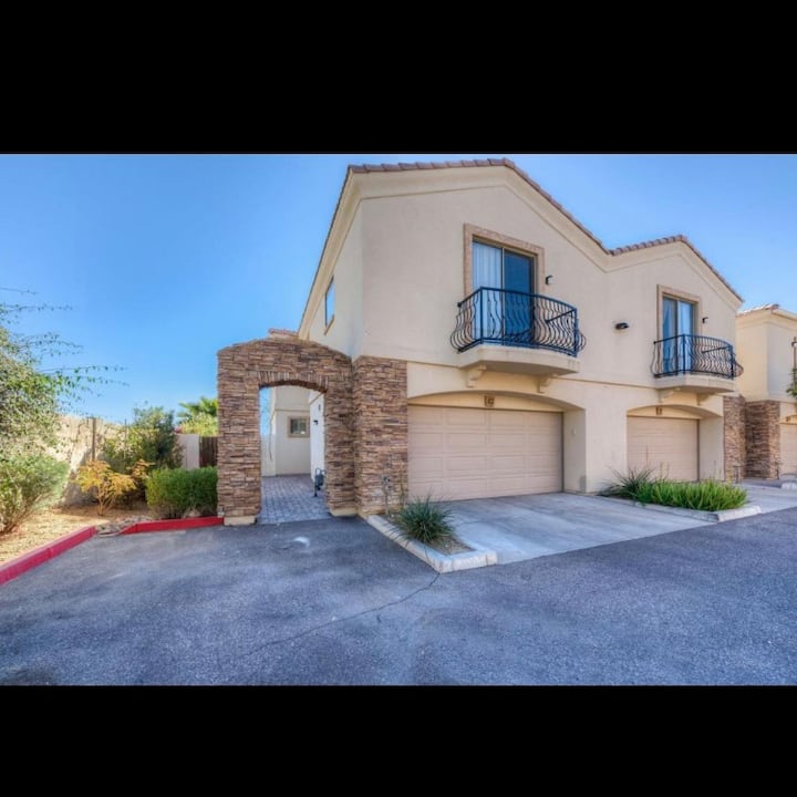 Entire Townhouse - Cozy 2 Bed/2.5 Bath - Phoenix, AZ