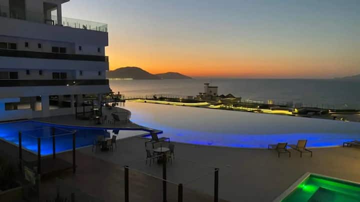 Apto Em Condomínio - Piscina Com Vista Para O Mar - Brasil