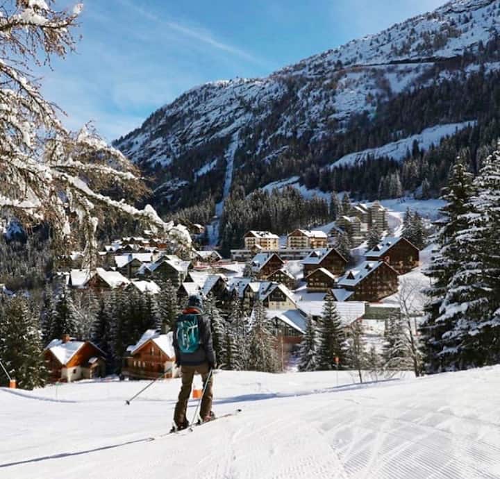 En-piste 7 Bedroom Family Ski Chalet - L'Alpe d'Huez