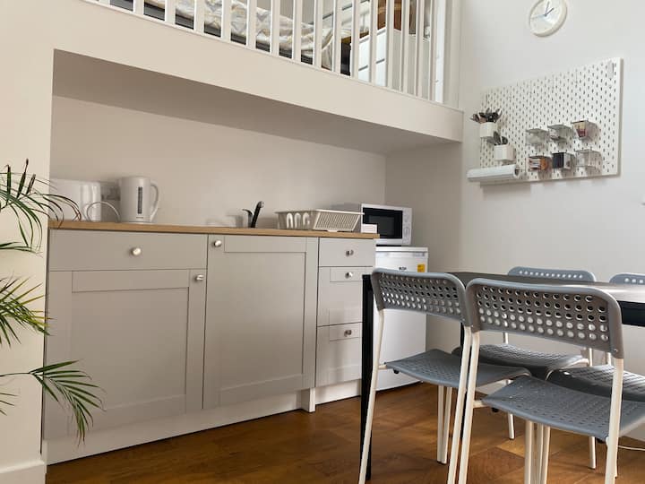 Lovely 1 Bedroom, 2 Bed, Quiet Garden Cabin - Hove