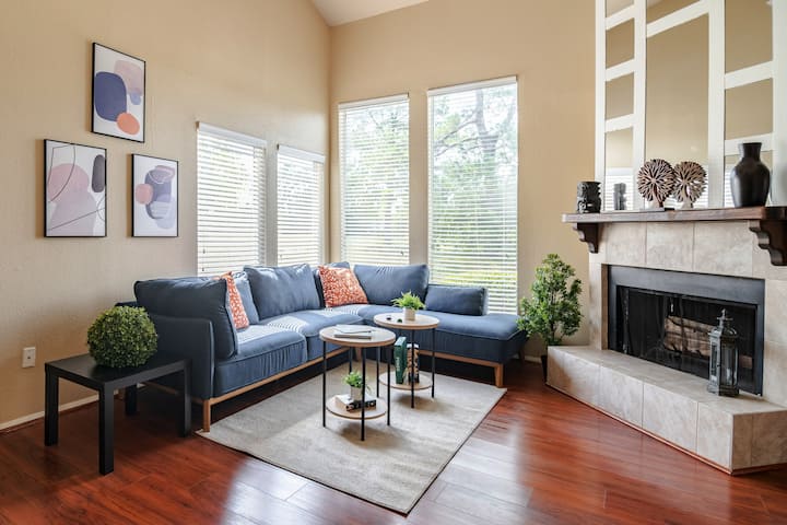 Warm And Cozy Townhome With Park View - Houston, TX