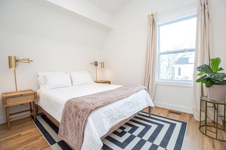 The Garret | 1 Bed 1 Bath | Free Parking - Nashville, TN