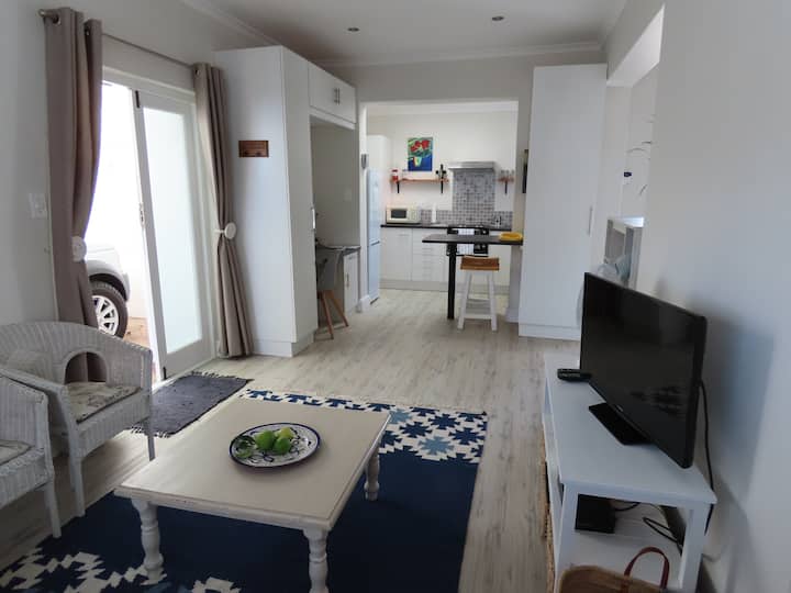 Dover Cottage. A Bright And Spacious S/c Flatlet. - Kaapstad