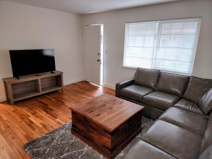 Clean & Charming Great Location, Pool Entire Unit! - Santa Clara, CA