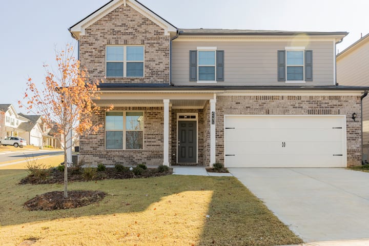 Beautiful, Spacious 5 Bedroom, 4 Bath Home! - Auburn, GA