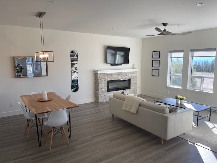 Happy Valley 3 Bdrm Condo With Hot Tub Great Views - Big White Ski Resort, BC