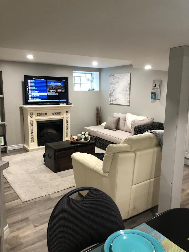 One Bedroom Walking Distance To Niagara Falls. - Niagara Falls
