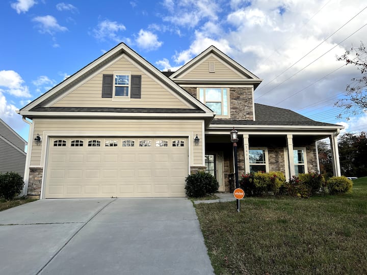 Specials! 3bd|2.5 Bth Home 1 King & 2 Queen For 6 - High Point, NC