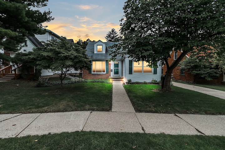 Immaculate Home Close To Msu, Hospitals & Downtown - ランシング, MI