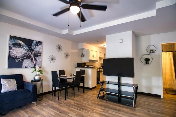 Chic & Cozy 2 Bedroom/1 Bathroom (Rated Best) - Eagle Pass, TX