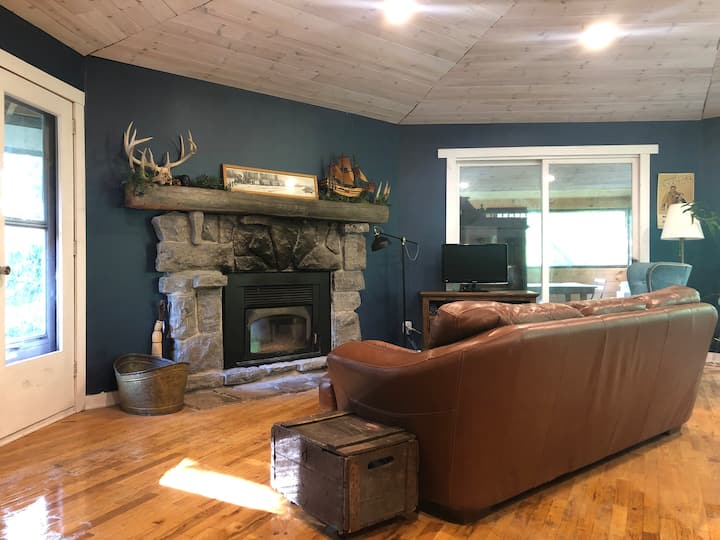 River Access - Unique Chelsea Quebec Home - Gatineau