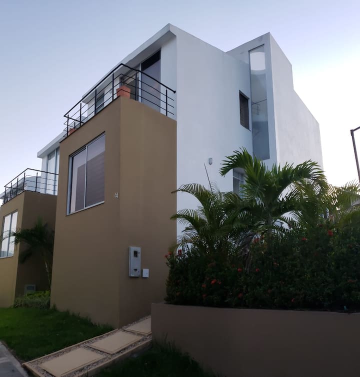 Hermosa Casa De Verano En Condominio En Melgar - Melgar
