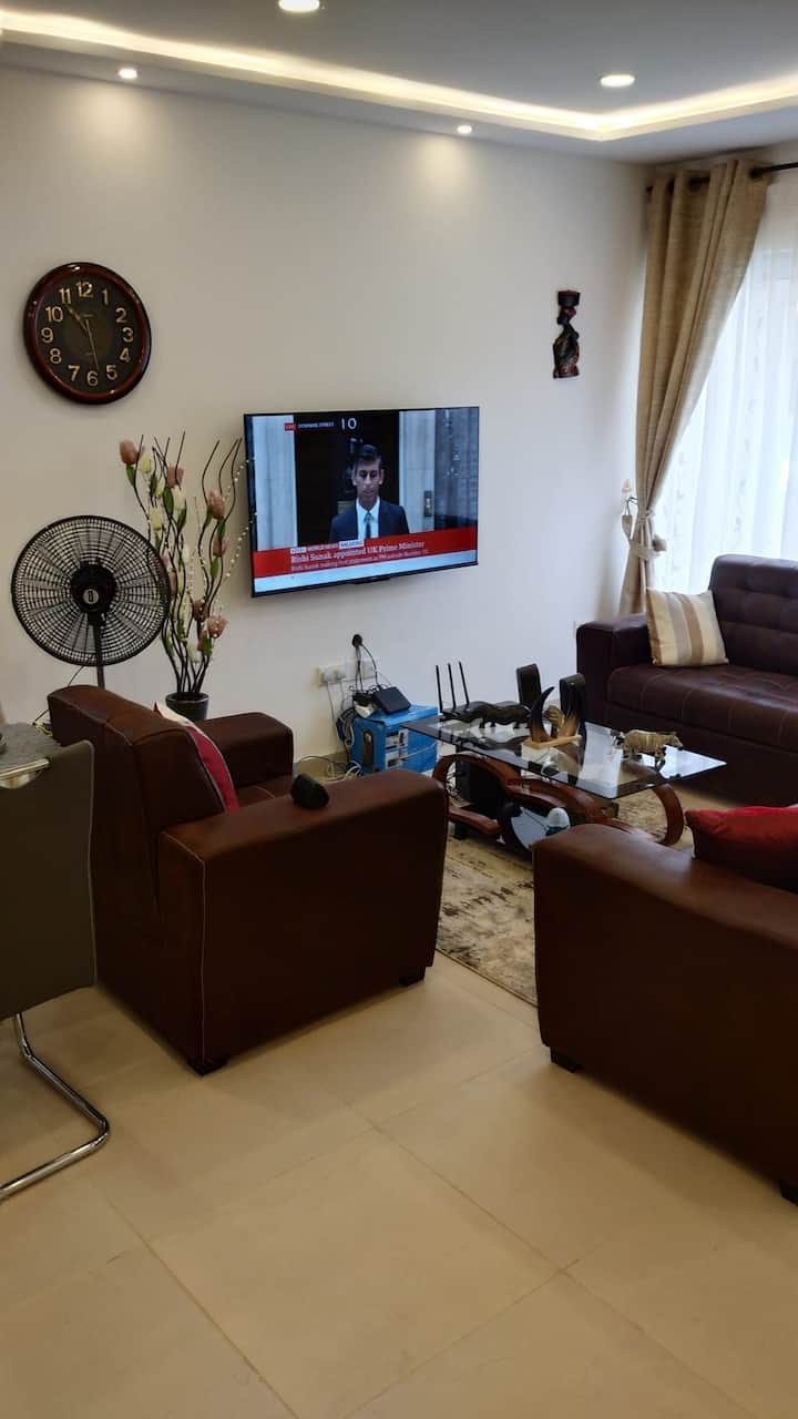 Tema Modern Getaway - 2 Bdr House -Pool Gym Tennis - Ghana