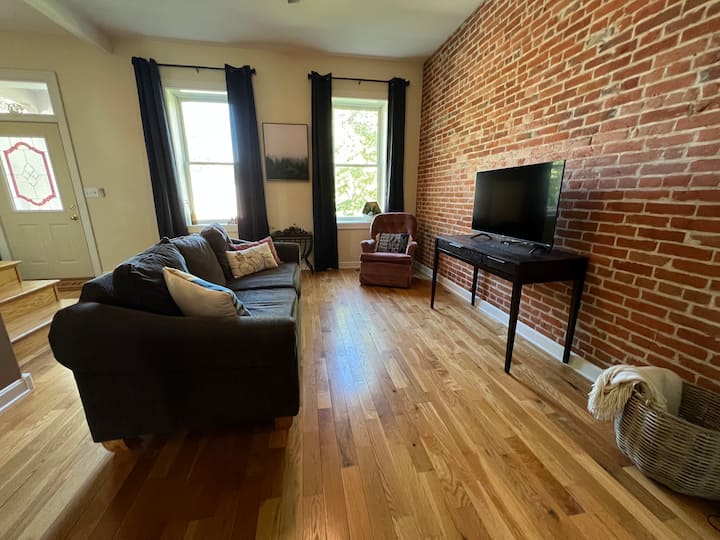 2 Bedroom Townhouse Just Blocks From Downtown - Catfish Bend Casino