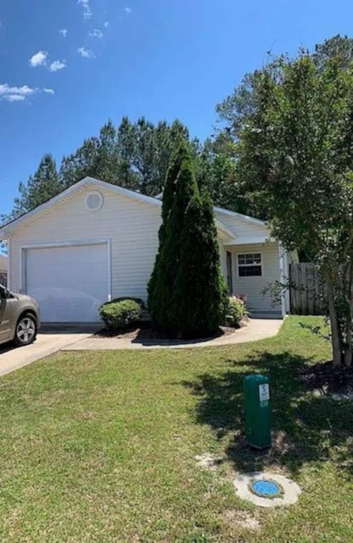 Cozy 2 Bed/ 2 Bath Home! - Greenville, NC