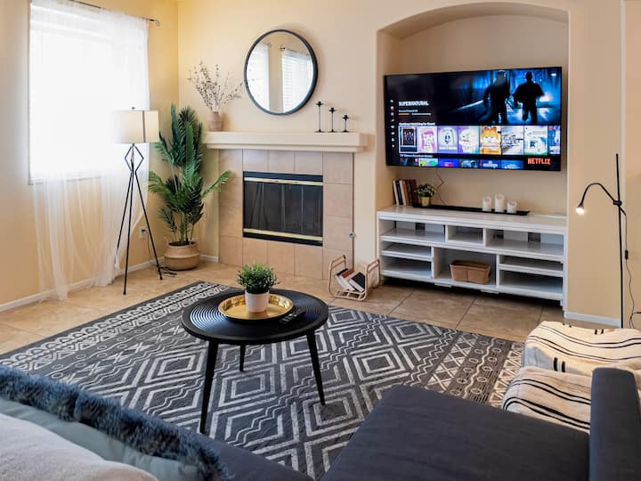 Spacious Family Haven Almeria Park | Honest Homes - Fontana, CA