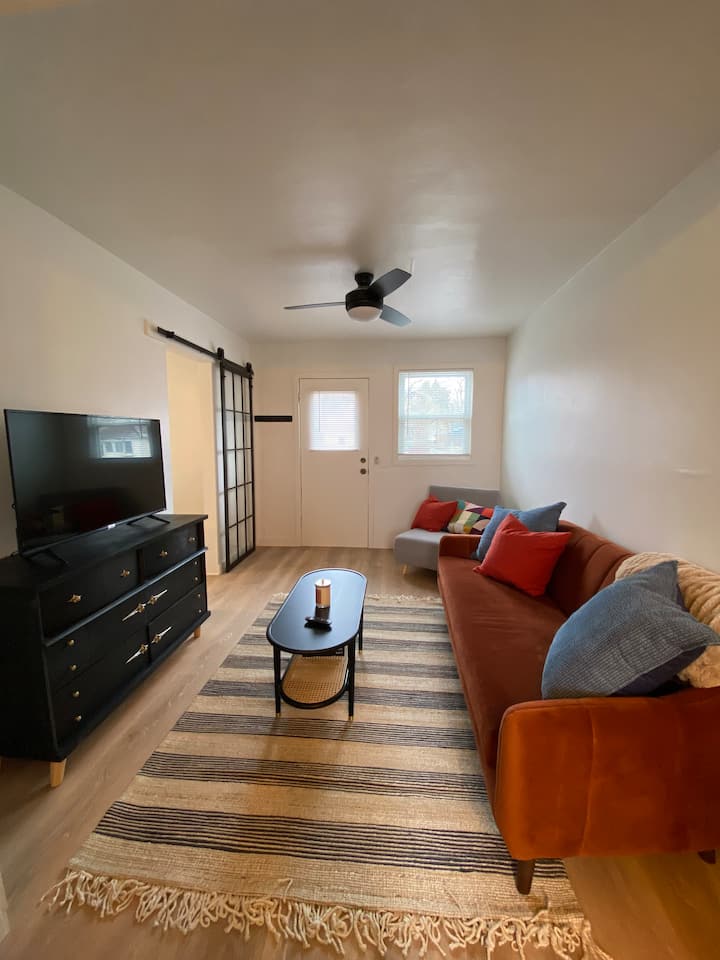 Lovely 1 Bed Unit W Private Patio - Prime Location - 포트콜린스