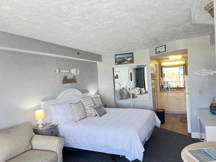 Beach Break Hide Away~studio Condo Near The Beach! - Daytona Beach, FL