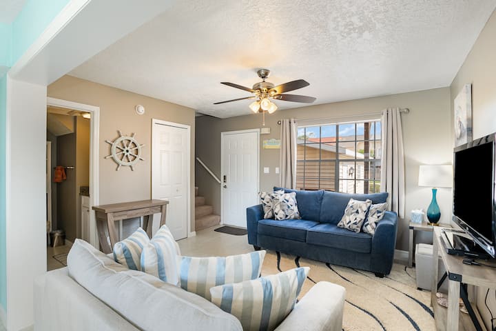 Pelican Point: Cozy Home One Block From The Beach. - Cape Canaveral, FL