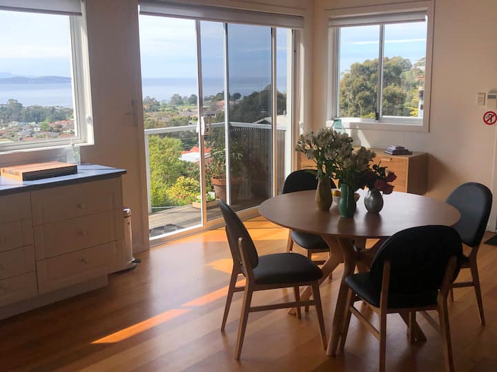Guesthouse, River Views, Minutes From Beach & City - Hobart