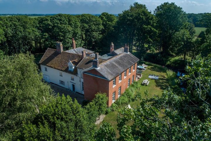 8 Bedroom Moated Manor House Suffolk Uk - Hot Tub - Stowmarket