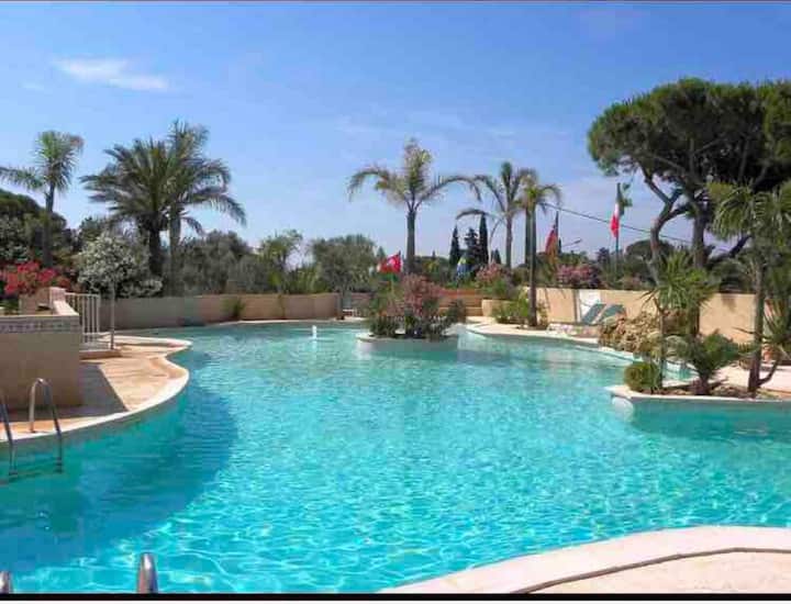 Delightful Mobile Home On Campsite South Of France - Fréjus