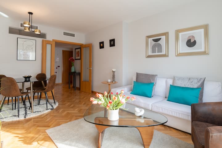 Apartment With Pool And Parking In Same Building - Madrid