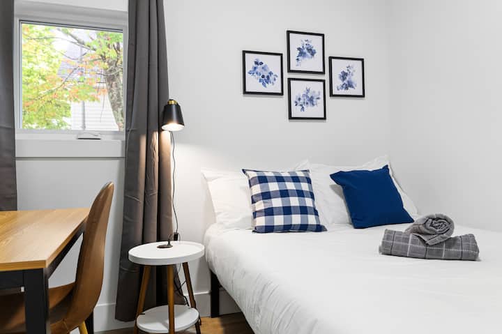 Moncton Hospital - 2 Double Beds - 55 Inch Tv - Moncton
