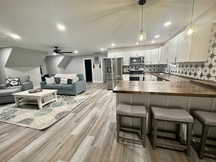 Lake Front Point Cottage - Lake Wylie, SC