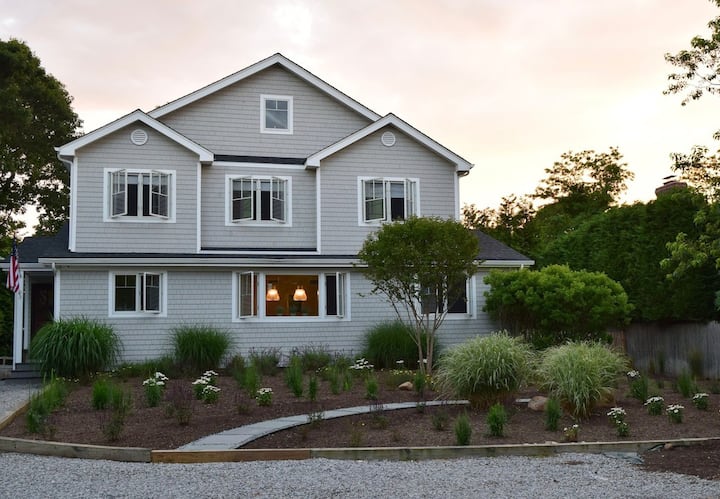 New 5 Bedroom With Heated Pool & Pool House - Montauk, NY